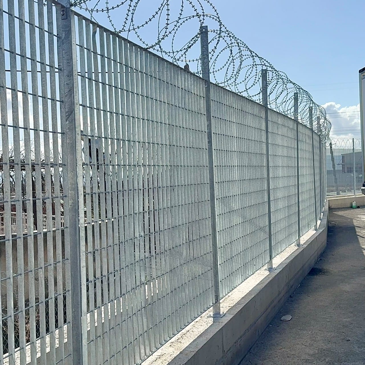 FenceUp – Περιφράξεις Αγκαθωτό & Κονσερτίνα Μέγιστη Ασφάλεια